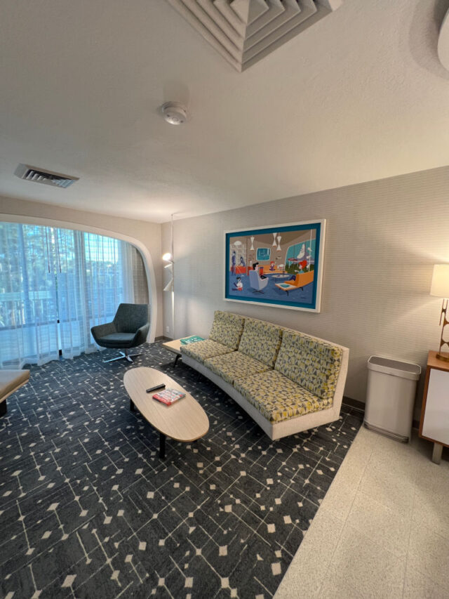5 Reasons We Love The Howard Johnson Anaheim - Desert Chica